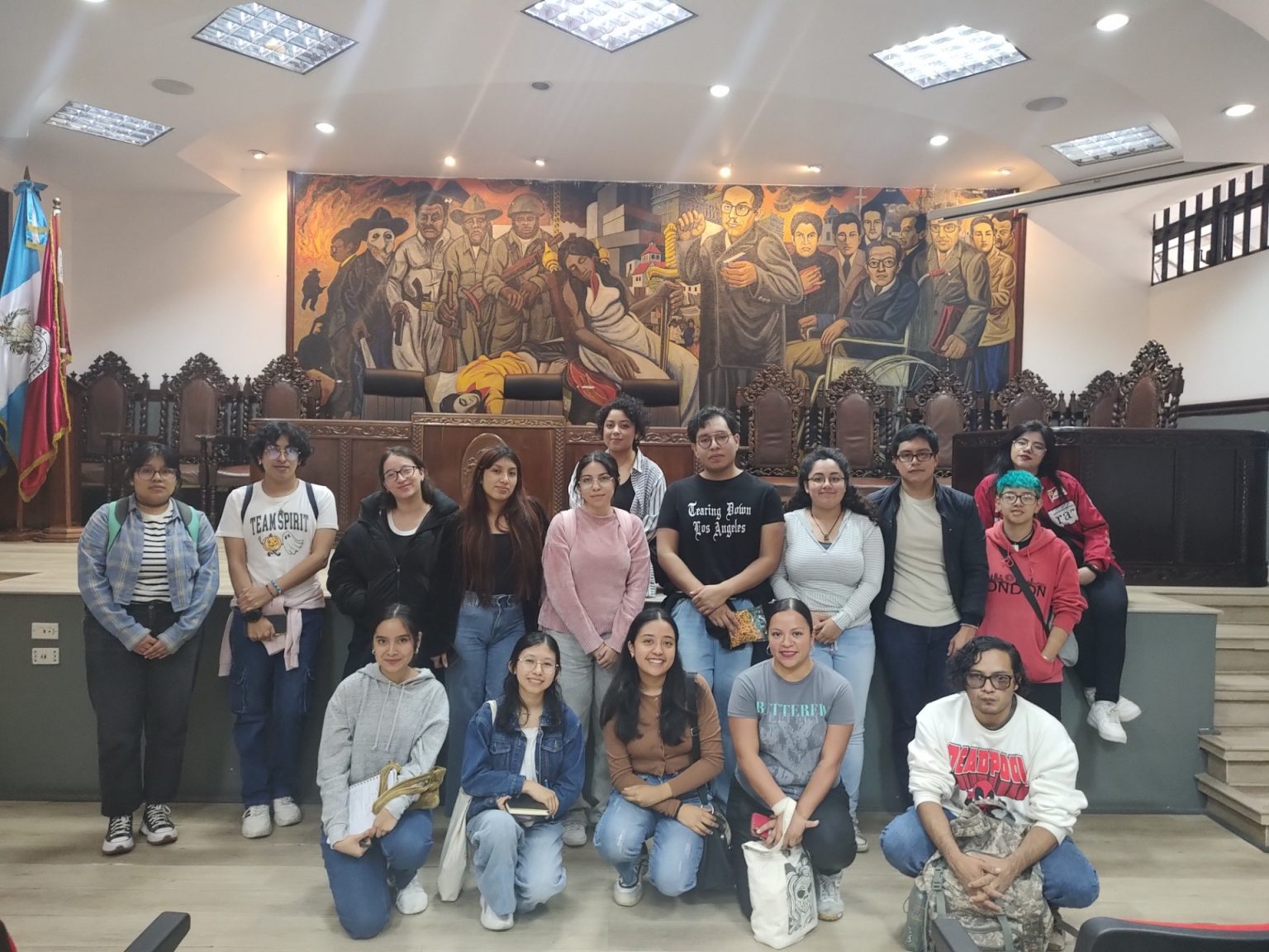 Visita guiada a los murales de la Universidad de San Carlos de ...